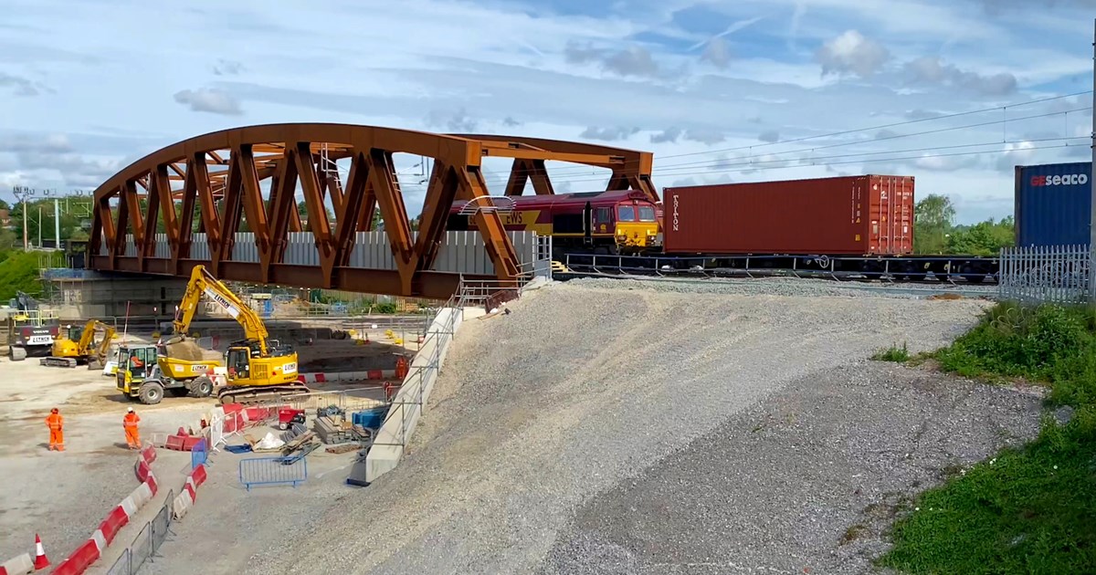 First train runs on Midlands’ newest and longest railway bridge | www ...