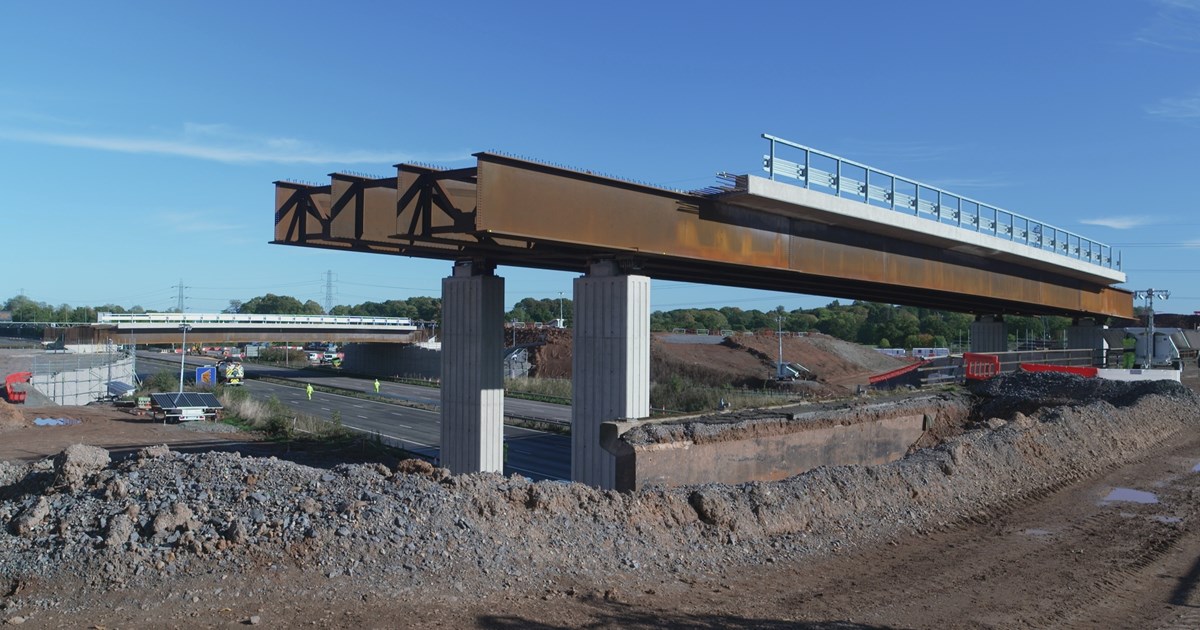 Timelapse footage shows bridges being installed for new junction at M42 ...